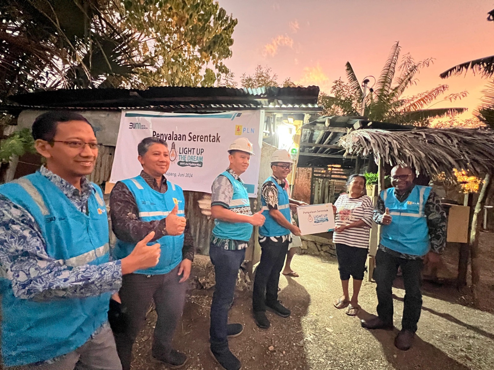 Light Up The Dream PLN Kembali Hadir, Bantuan Sambung Listrik dari Hasil Donasi Pegawai - NTT Aktual